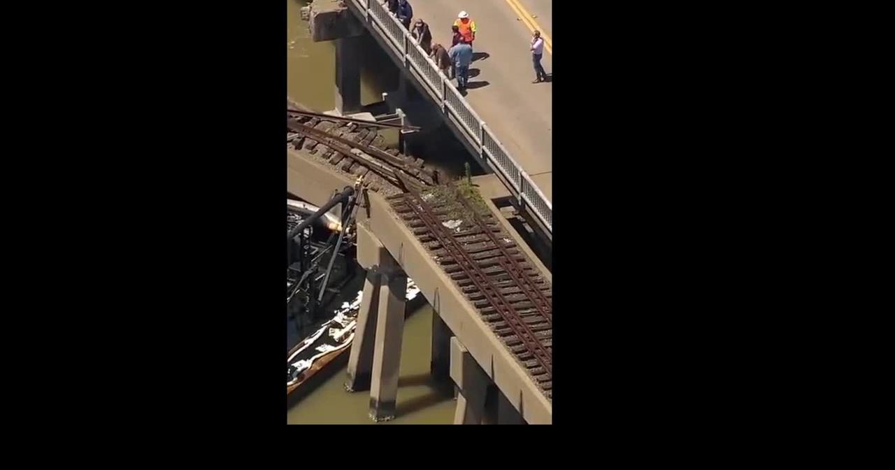 Barge hit Pelican Island Causeway in TX, damage reported, officials say ...