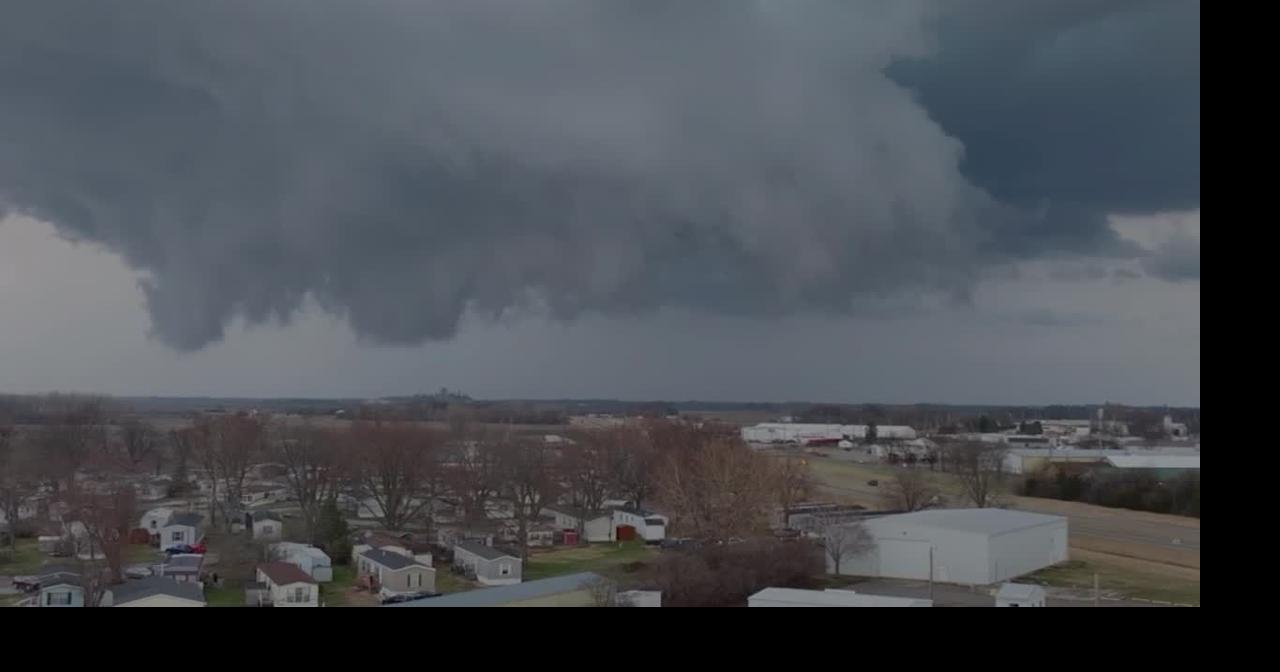 Rotation of a funnel cloud in Pontiac, Illinois | Video | wsiltv.com
