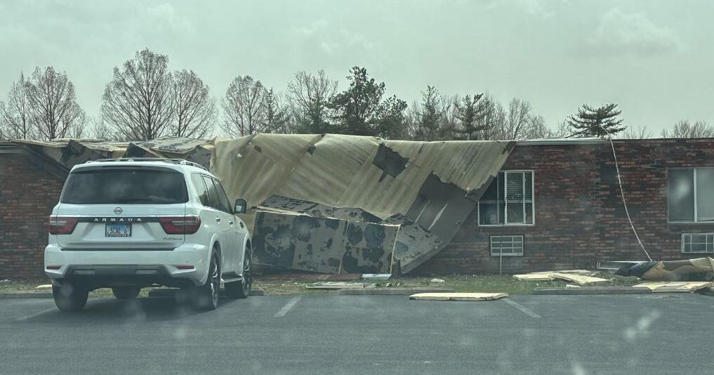 Wind blows roof off building in Energy | Illinois | wsiltv.com