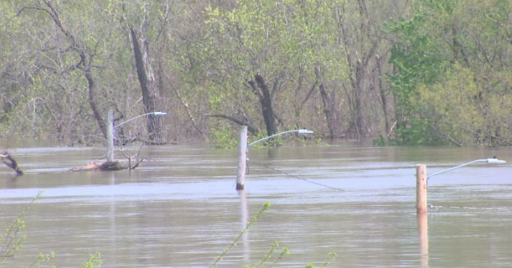Ohio River Approaches Crest in Old Shawneetown | News | wsiltv.com