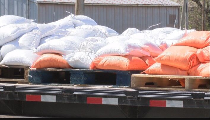Sandbagging Efforts as Ohio River Rises in Mound City | News | wsiltv.com