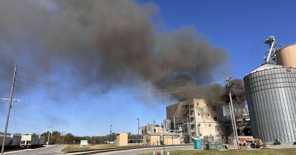 Fire crews respond to large building fire in southeast Missouri ...