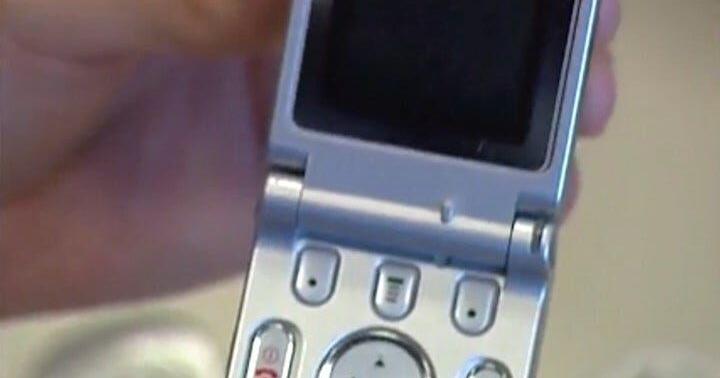 Company offers $1K to use flip phone for a week | News | wsiltv.com