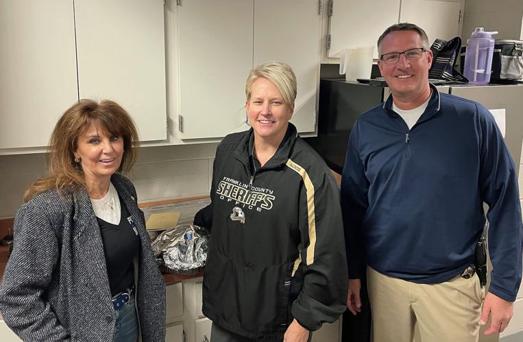 Illinois FOP Auxiliary delivers Thanksgiving meals to southern Illinois ...