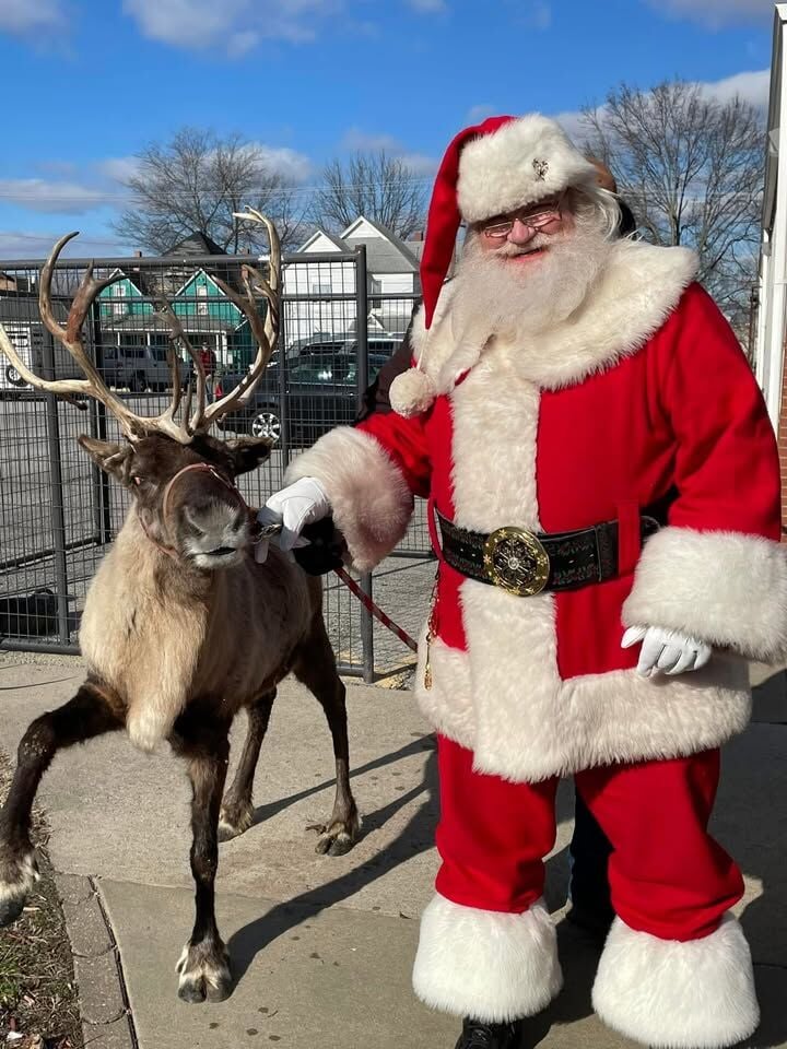 Oh Deer! Santa Claus is Coming to Carl Lee Park | News | wsiltv.com