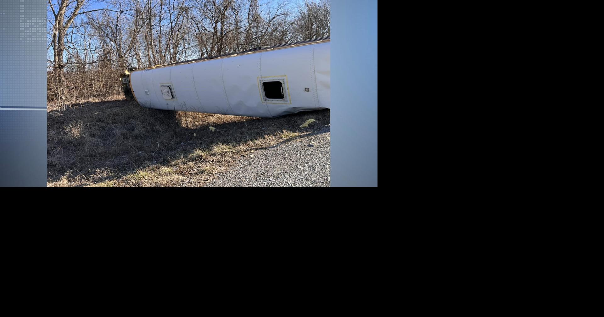 Bus overturned in multi-vehicle crash on Rt. 3 | Illinois | wsiltv.com