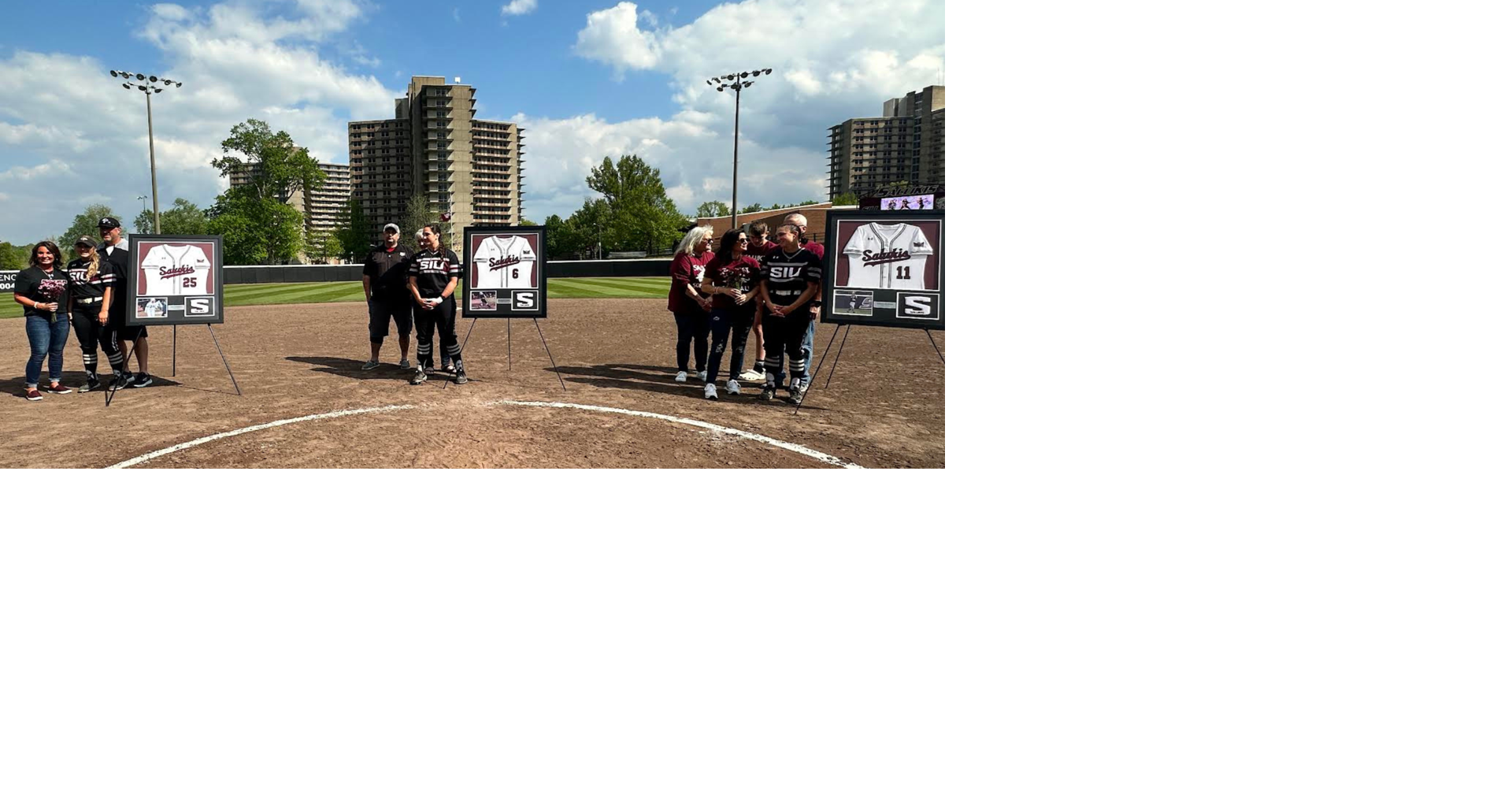 SIU Softball Honors Three Seniors on Senior Day | Sports | wsiltv.com