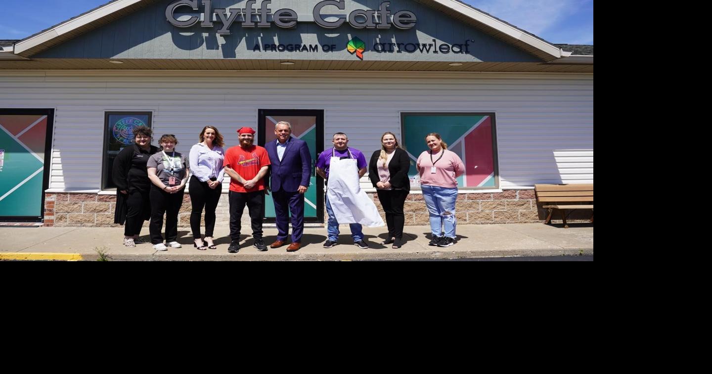 Senator Fowler visits disabled-individuals-run cafe | News | wsiltv.com
