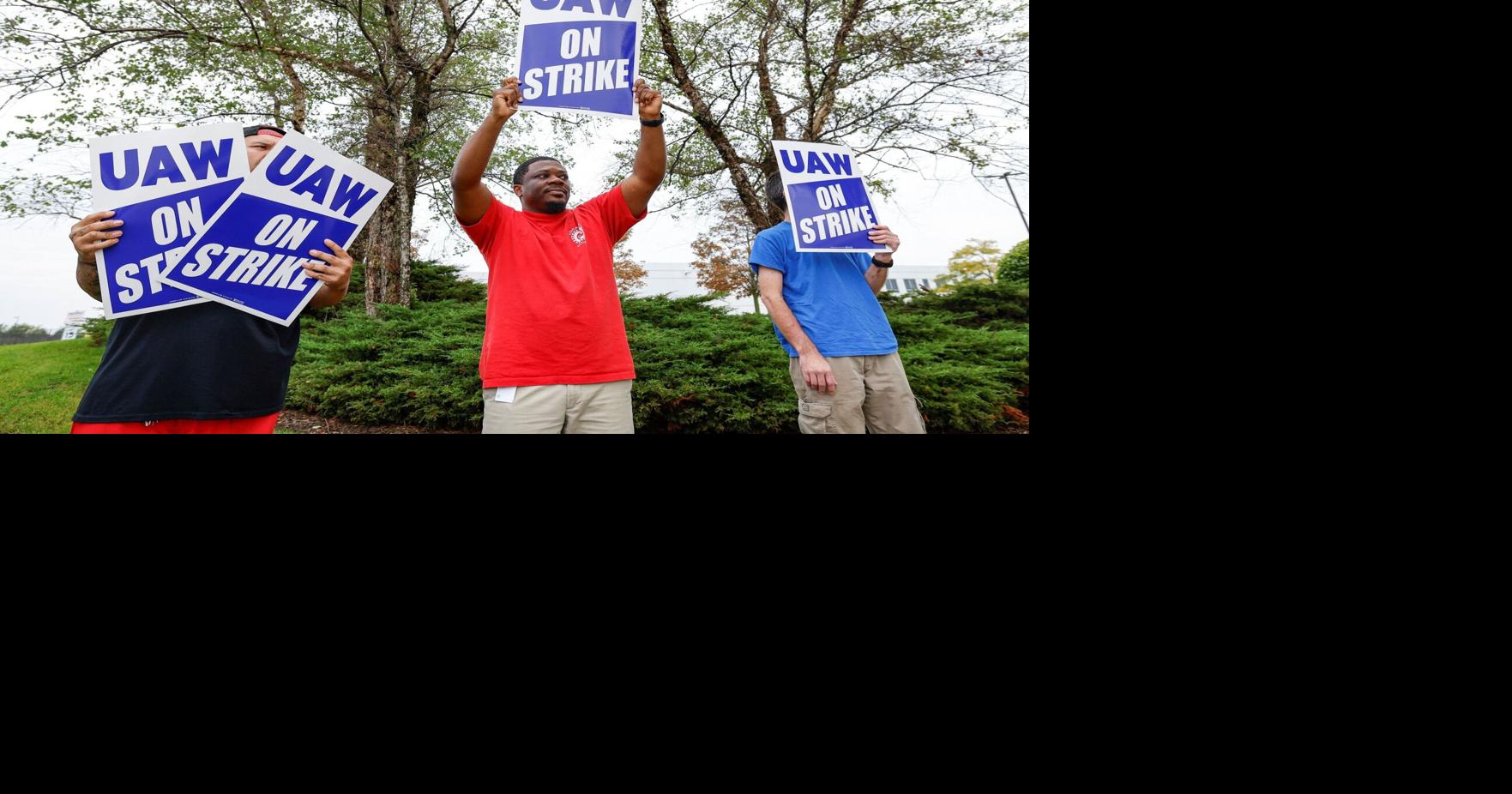 UAW reaches tentative agreement with Stellantis, expands strike at GM ...