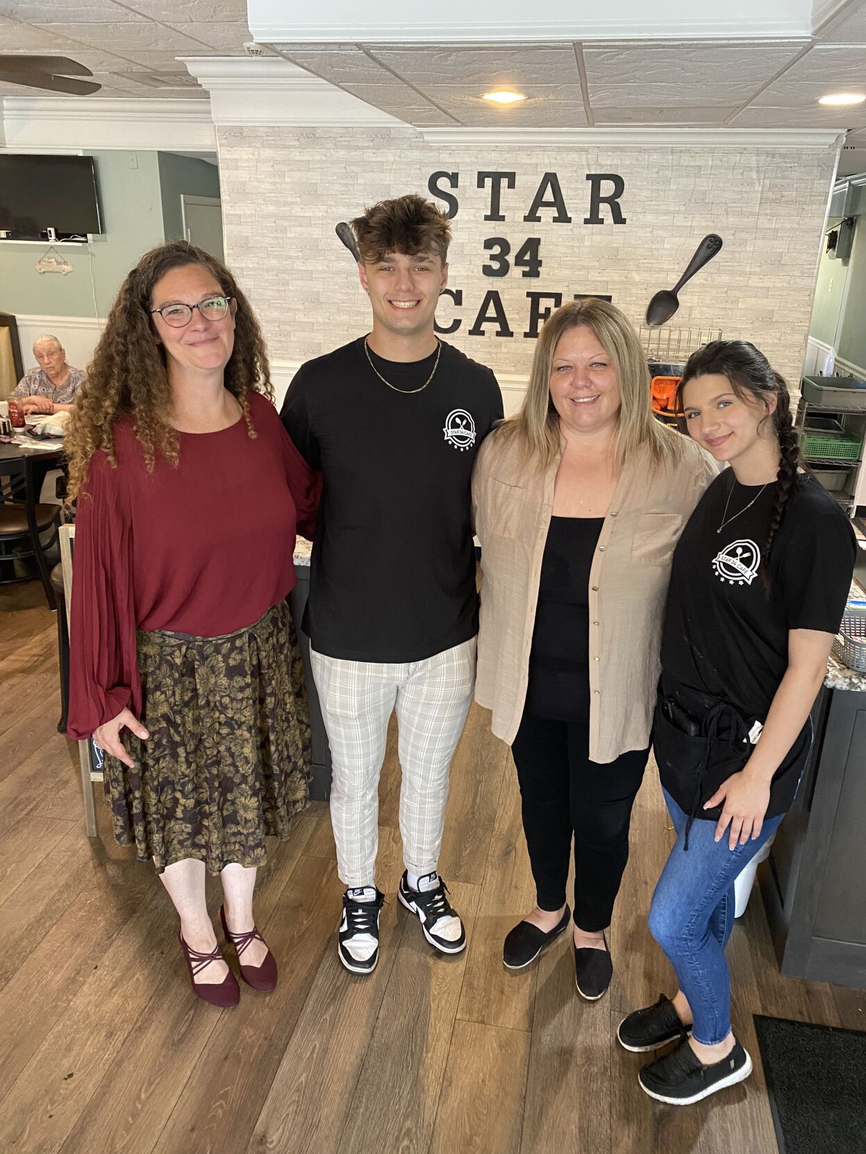BIZ NEWS: Star 34 Restaurant holds ribbon cutting | Local News | wspynews.com