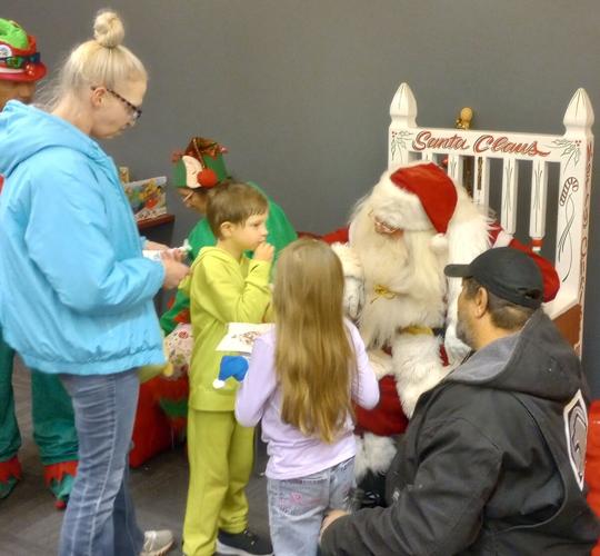 Christmas comes early for kids in Sandwich | Local News | wspynews.com