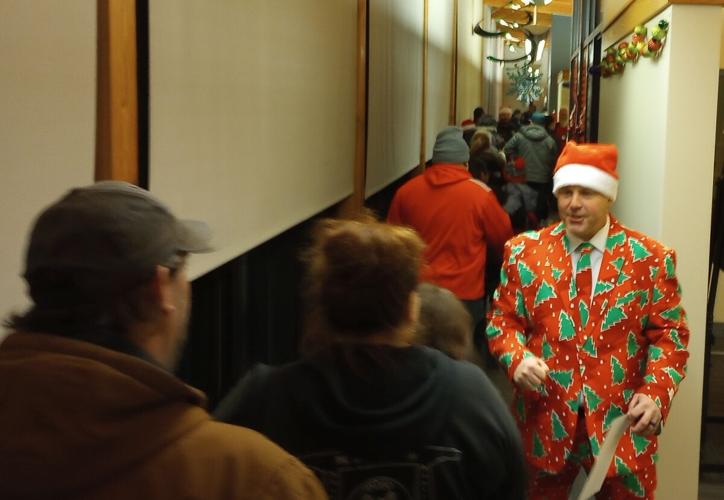 Christmas comes early for kids in Sandwich | Local News | wspynews.com