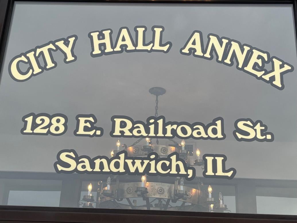 Sandwich reviews changes to food vendor licensing rules | Local News ...