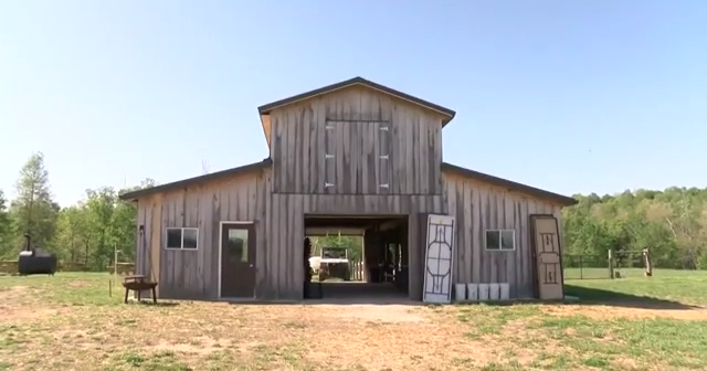 High school students in Shoals build barn for school's farm | News ...