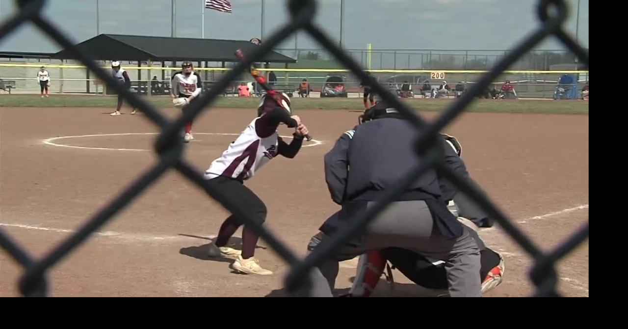 Robinson Softball Picks Up an early LIC Win | Sports | wthitv.com