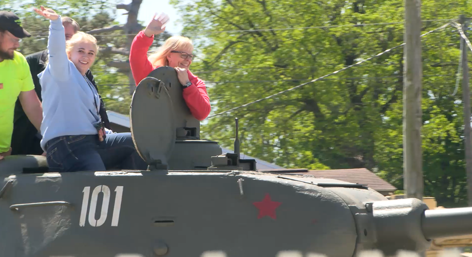Late Navy veteran's family donates war tank to Indiana Military Museum ...