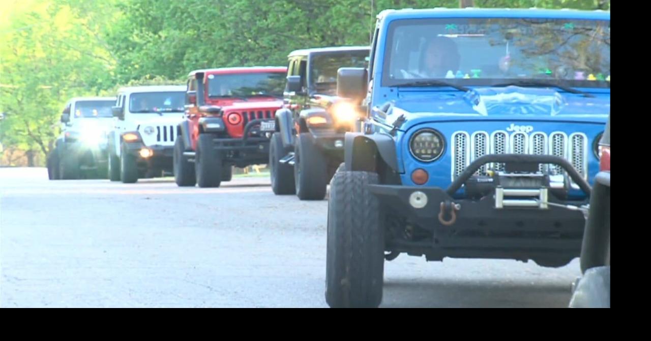 Prom guests get quite the escort from local Jeep enthusiast groups ...