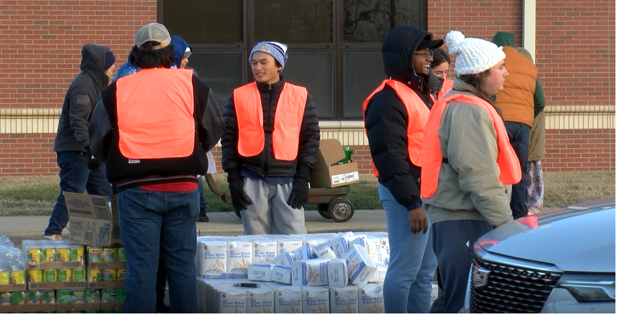 Catholic Charities hosts ham distribution market | News | wthitv.com