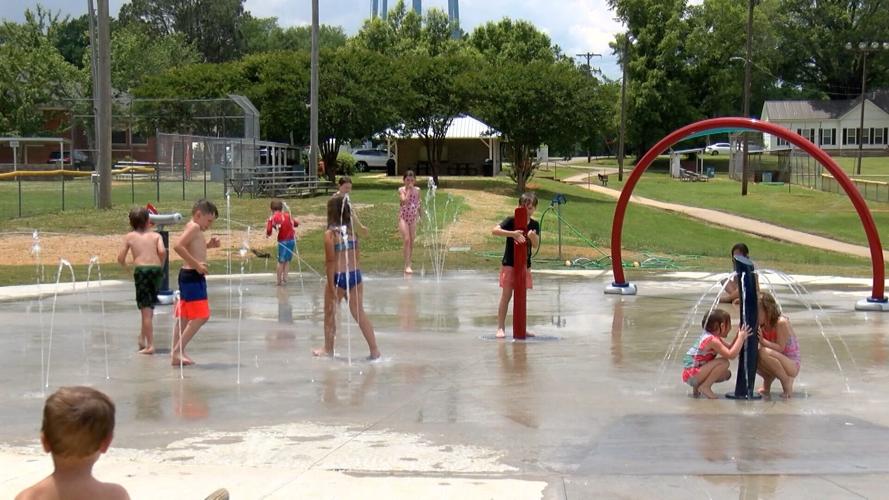 Sherman cuts ribbon on splash pad | Local | wtva.com