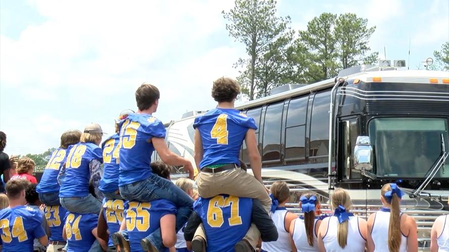 Hatley and Amory welcome back 'American Idol' finalist Colin Stough ...