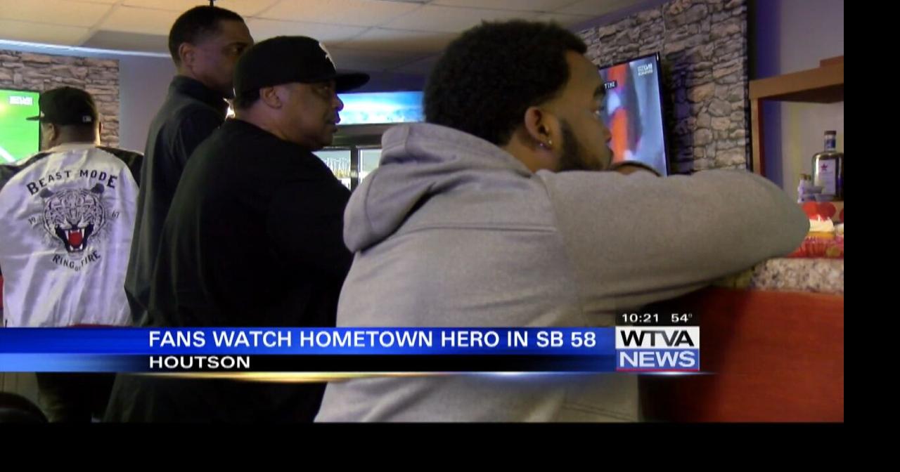People from Houston watch their hometown hero win his third Super Bowl ...