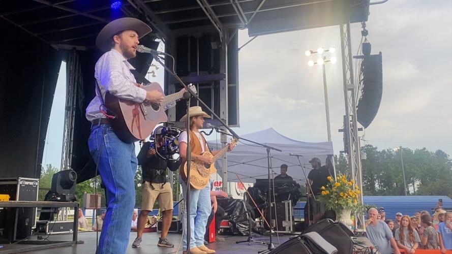 Hatley and Amory welcome back 'American Idol' finalist Colin Stough ...