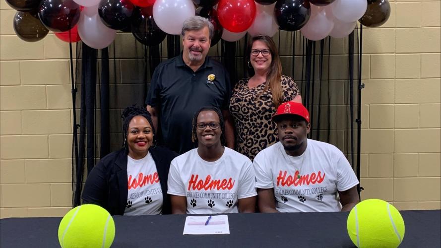 New Hope's Tradarius Robinson signs with Holmes tennis | High School ...