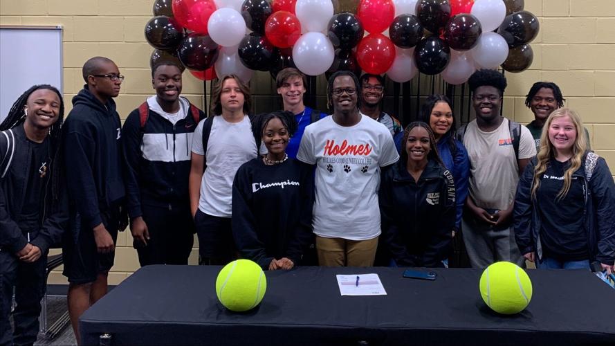 New Hope's Tradarius Robinson signs with Holmes tennis | High School ...