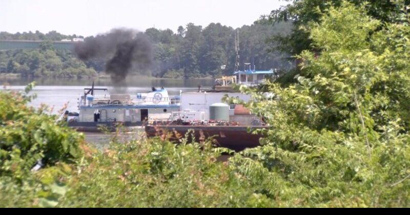 Towboats working to remove barge from Tom Bevill spillway | Alabama ...