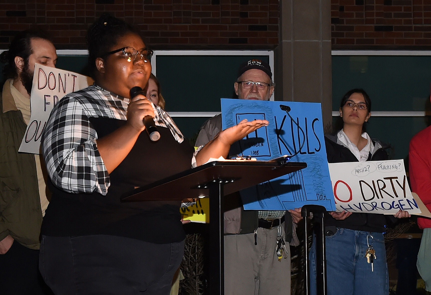 ARCH2 hydrogen hub opposition at open house in Institute WV | Energy and Environment ...