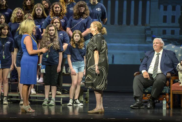 First lady Cathy Justice receives honorary Golden Horseshoe at state's ...