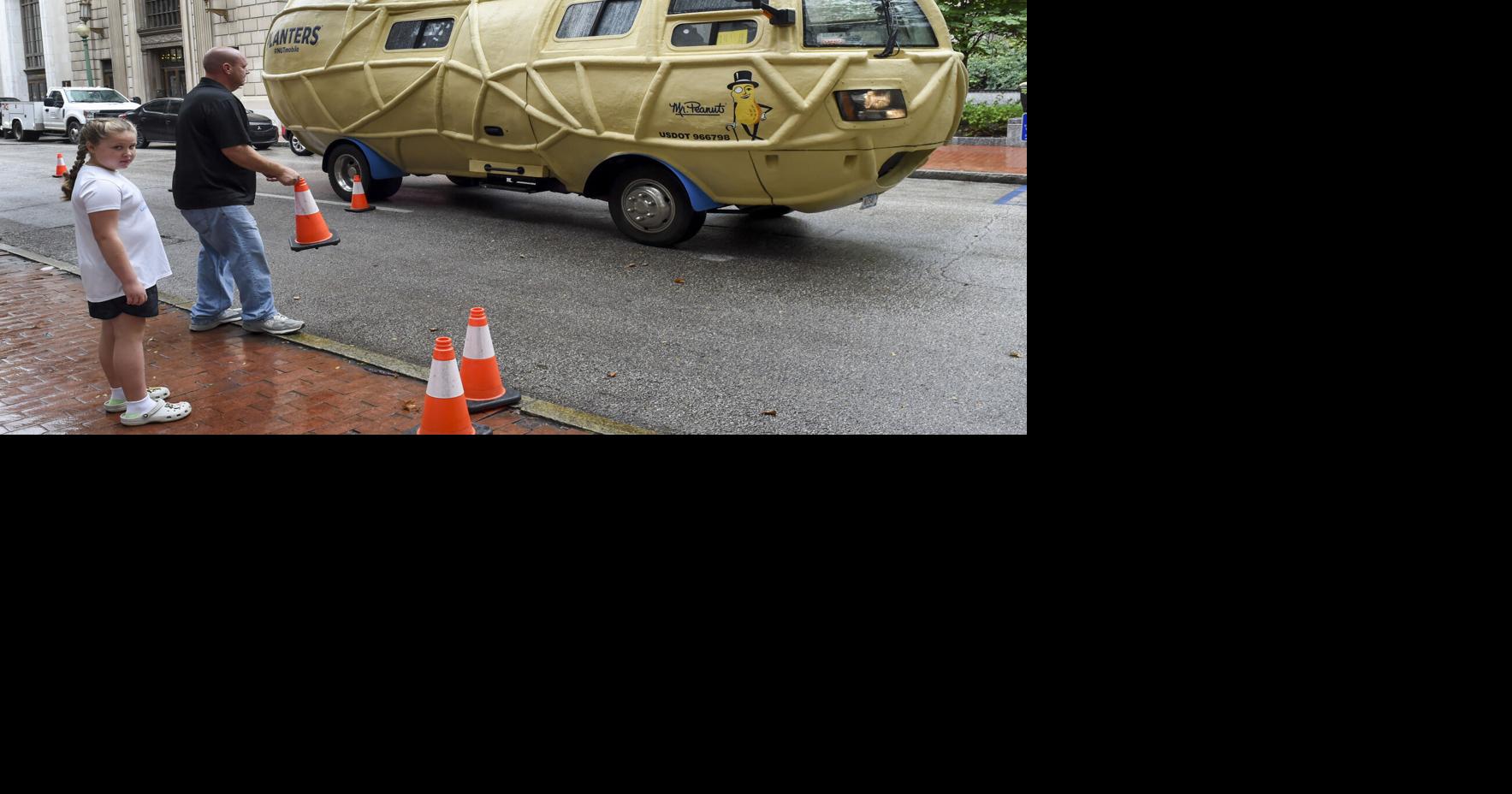Planters Nutmobile visits The Peanut Shoppe in Charleston | Galleries ...