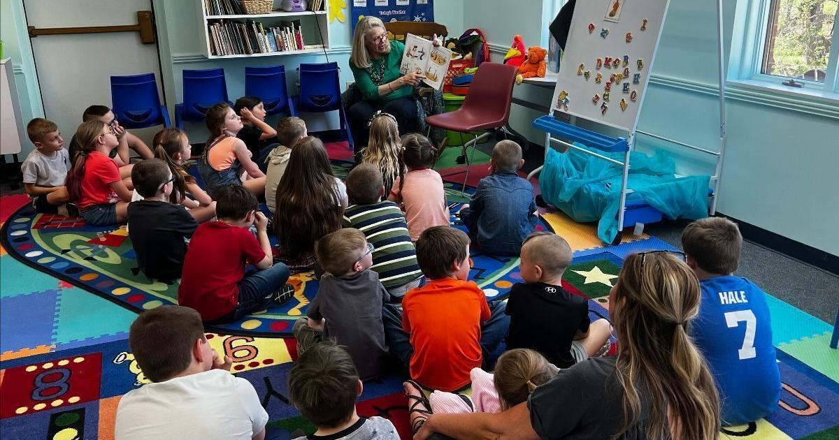 Rep. Miller donates Library of Congress books to Hamlin library | News ...