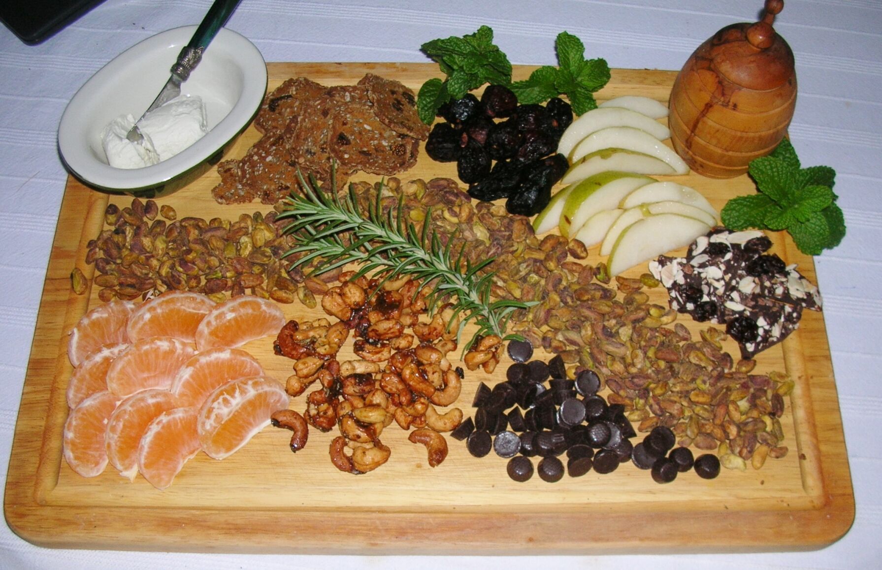 WV Culinary Team: Build a fruit-and-nut tray for holiday entertaining ...