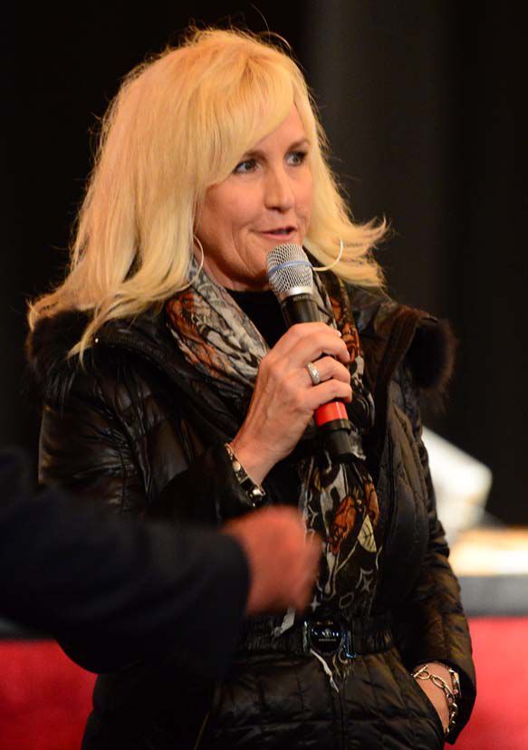 Erin Brockovich shows support for Wayne after oil spill | News ...