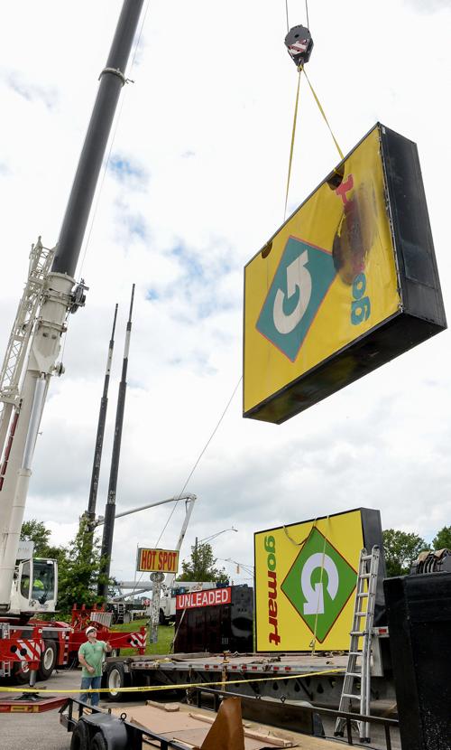 PHOTO: Swapping signs | Kanawha Valley | wvgazettemail.com
