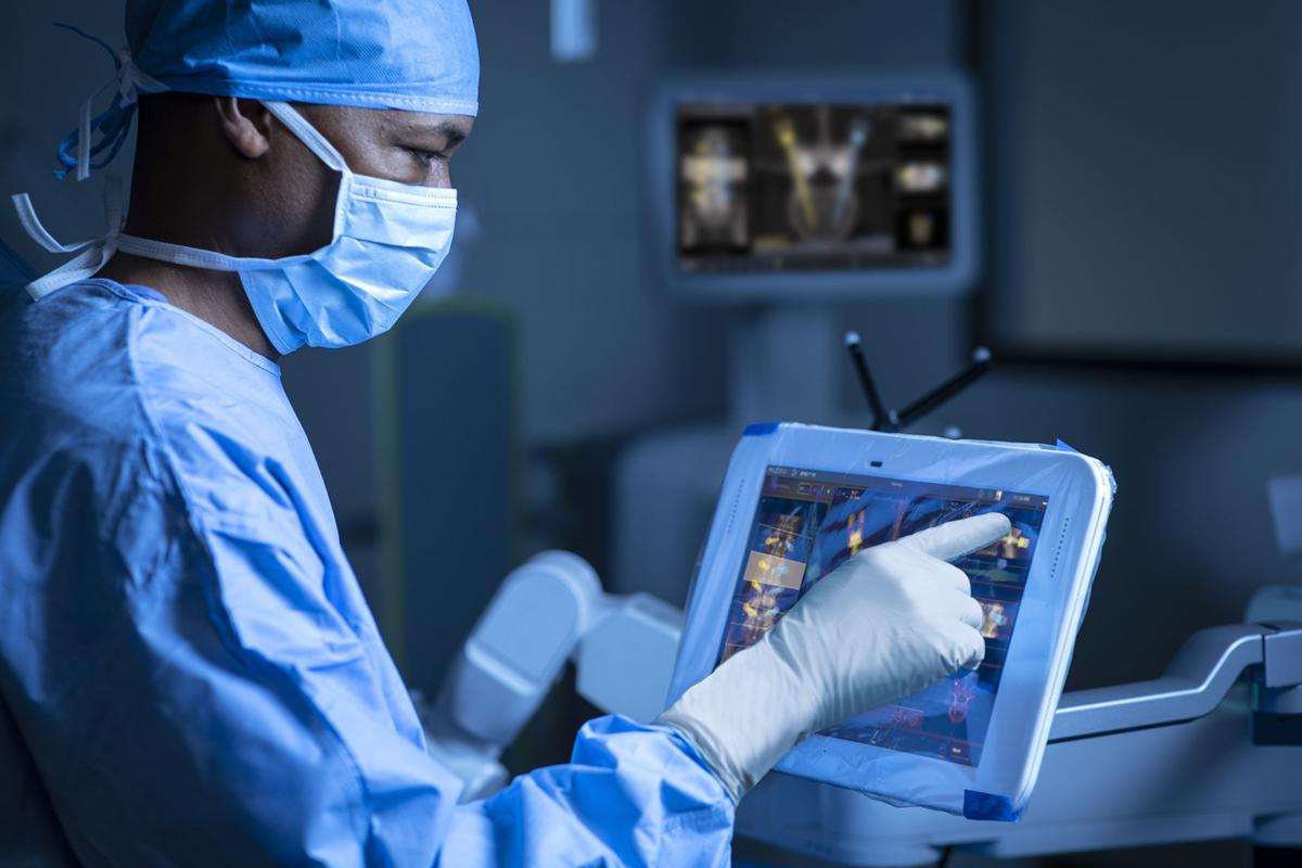 Robotic-guided surgery: Less pain, faster healing | Daily Mail Features ...