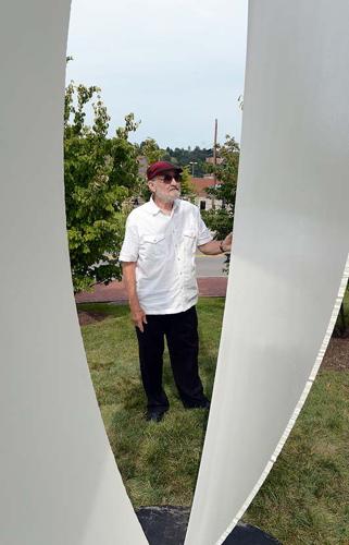 Sculptor Moss returns for Clay Center unveiling | Arts Entertainment ...