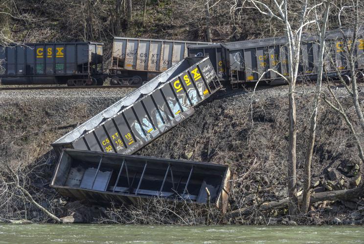 CSX train derails in Summers County, injuring 3 in locomotive crew ...