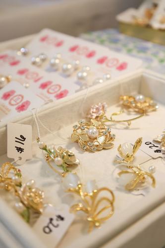 Elizabeth Lee, Charleston WV: hobby store, boutique | Business ...