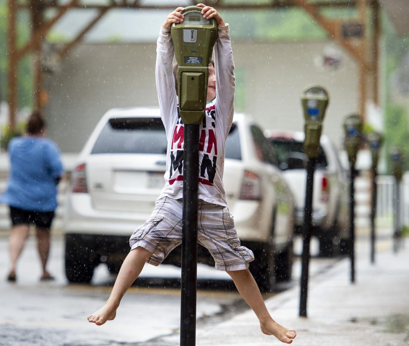 Christopher, Elizabeth James love rainy weather Clendenin WV | Kanawha ...