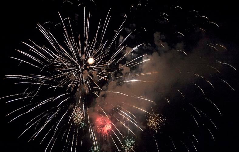 PHOTOS: Fireworks light up Charleston sky on Fourth of July | Galleries ...