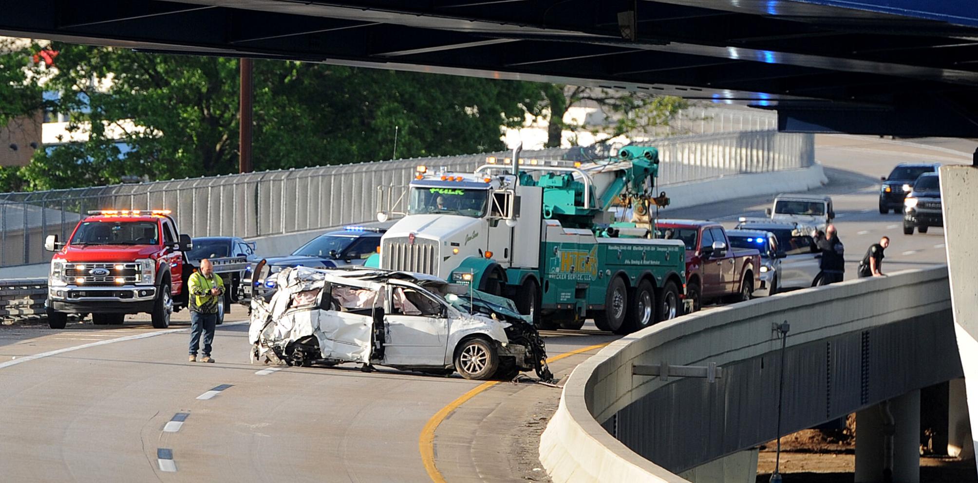 2 dead, 2 hurt in 1-vehicle crash on I-77 in Charleston, WV | Kanawha Valley | wvgazettemail.com