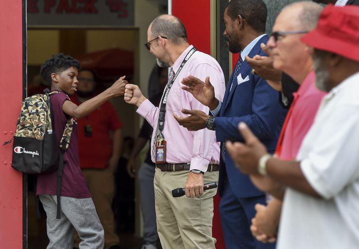 West Side schools celebrate first day with community greeters ...