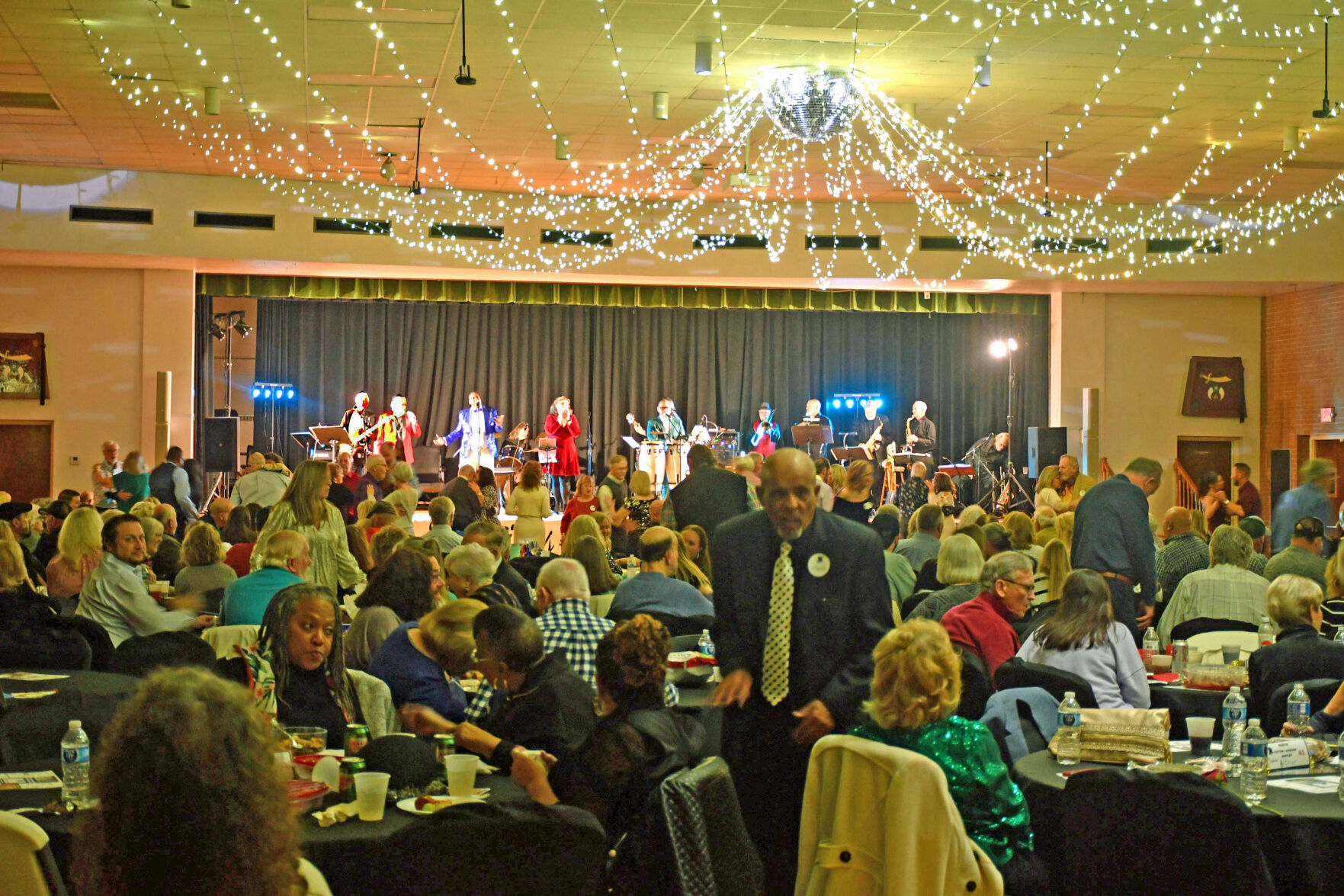 The Esquires annual holiday dance, Beni Kedem Shrine Center | On the ...