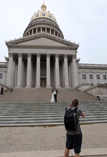 Come springtime, Capitol Complex becomes prom photo central | News ...