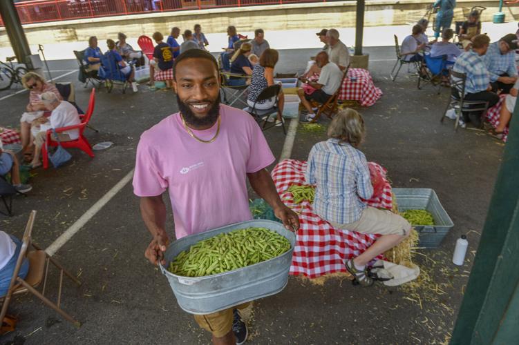 PHOTOS: Stringin' beans for a good cause | Kanawha Valley ...