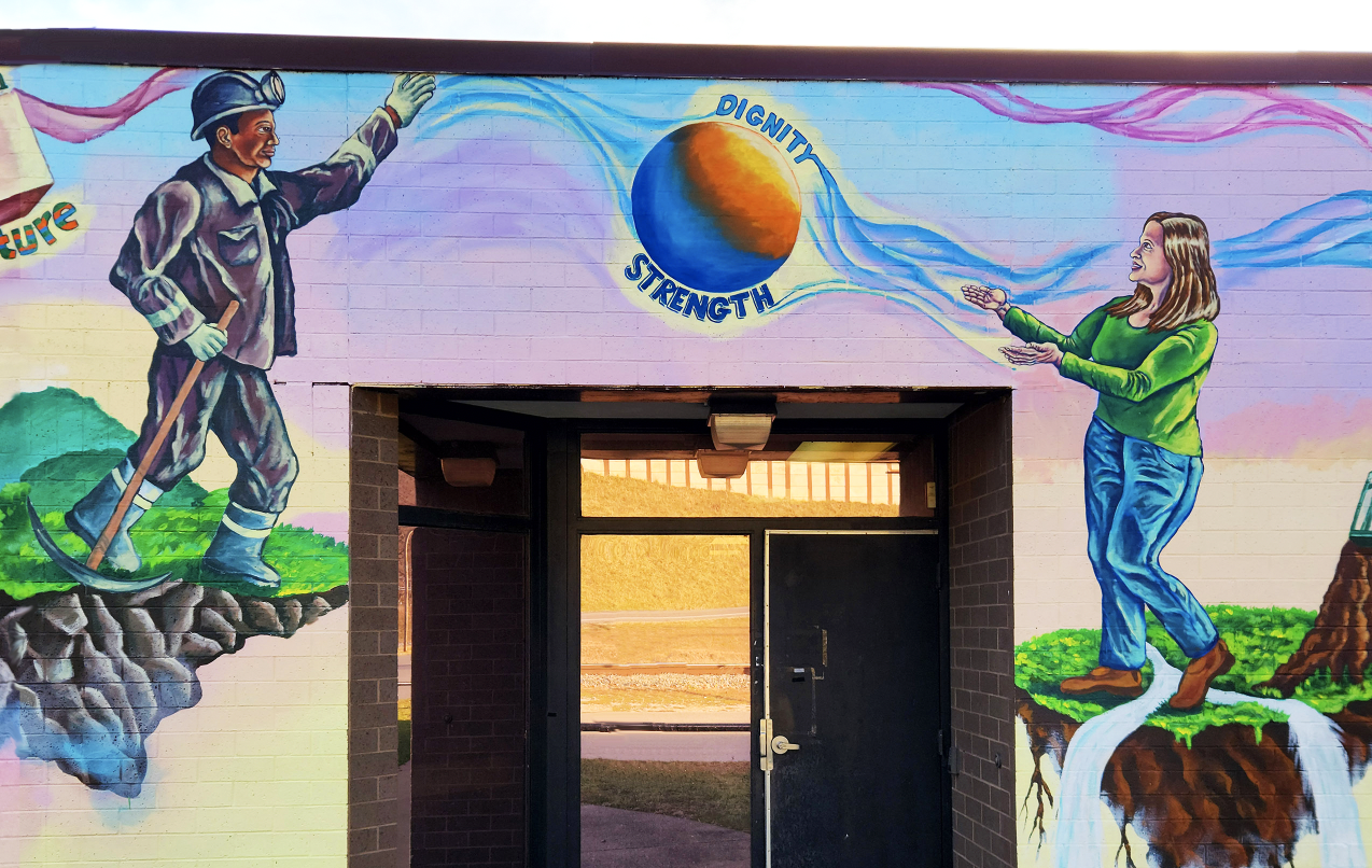 New mural at Smithers, WV GATEWAY Center highlights history | News ...