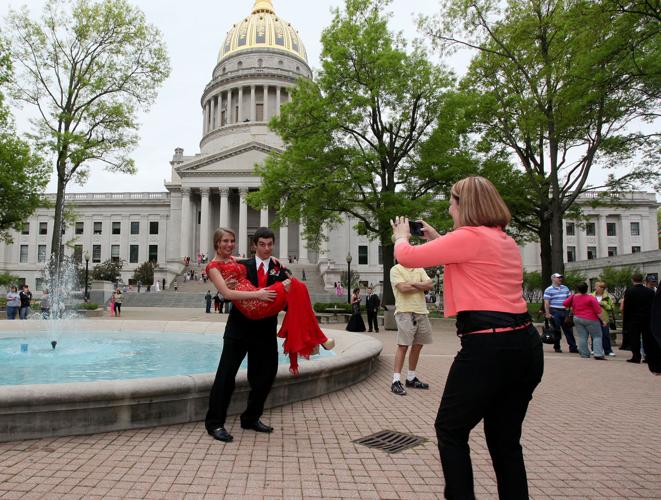 Come springtime, Capitol Complex becomes prom photo central | News ...