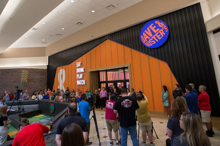 Dave & Buster's arcade/restaurant opens at Huntington Mall | Galleries ...